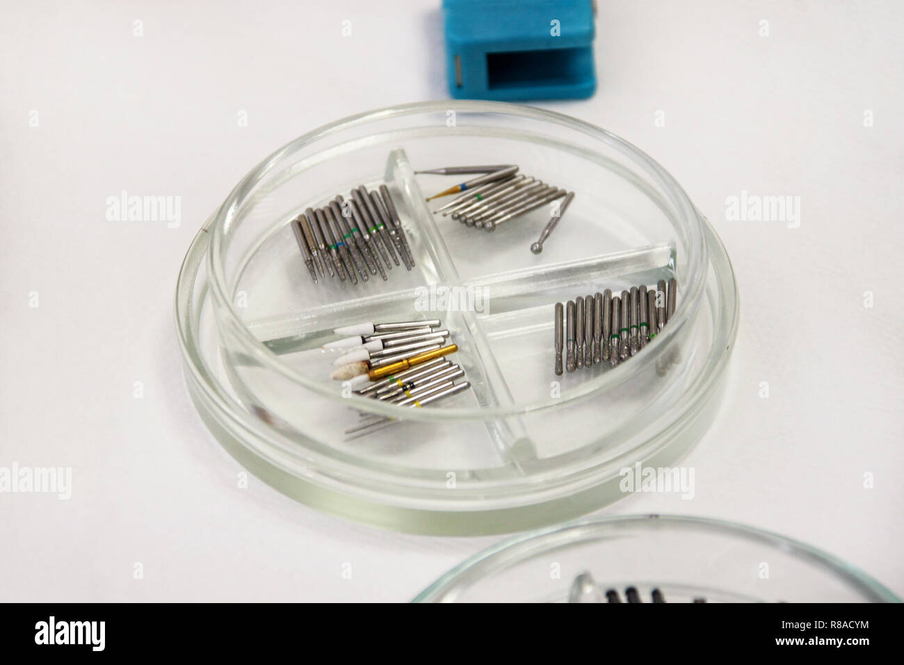 Dental grinding instrument -Fotos und -Bildmaterial in hoher Auflösung ...