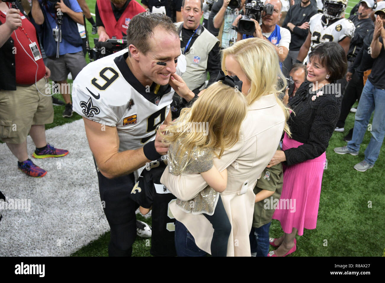 New Orleans Saints Quarterback Drew Brees (9) gratuliert von seiner ...