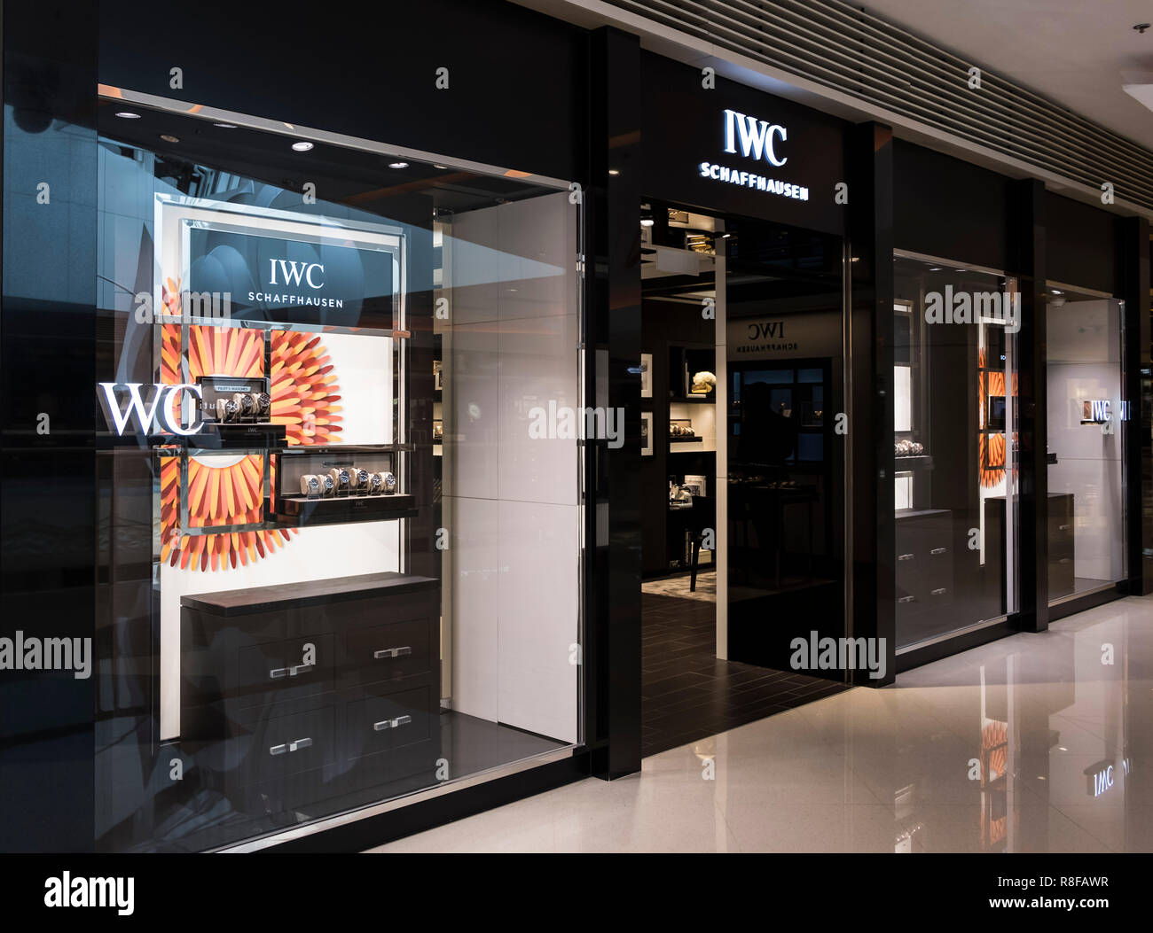 Iwc shop -Fotos und -Bildmaterial in hoher Auflösung – Alamy