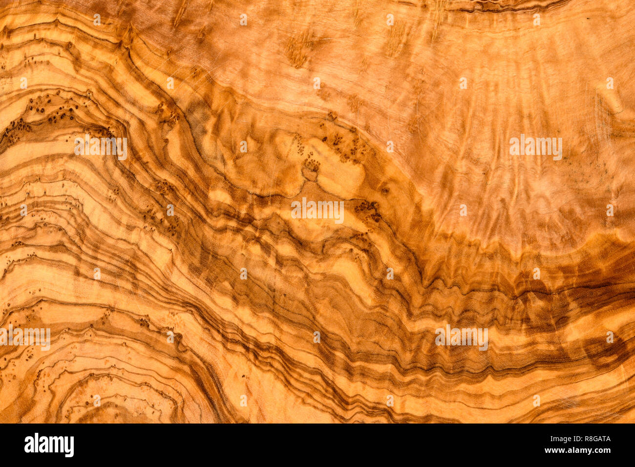 Olivenholz servieren -Fotos und -Bildmaterial in hoher Auflösung – Alamy