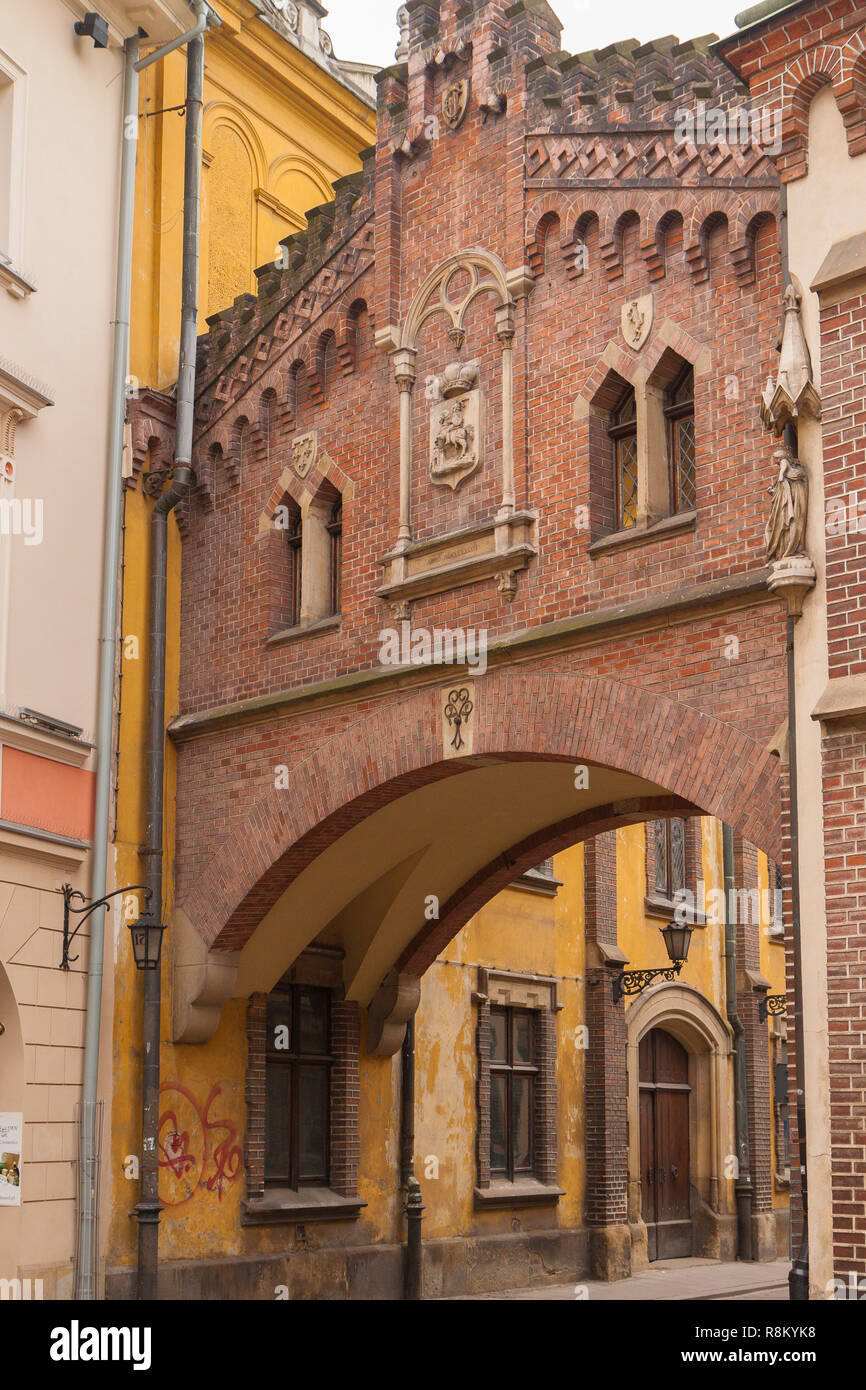 Gotischer torbogen -Fotos und -Bildmaterial in hoher Auflösung – Alamy