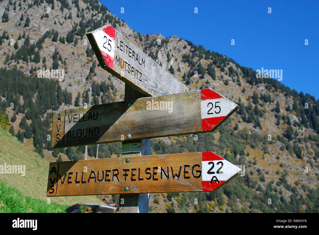 Schild zum felsenweg -Fotos und -Bildmaterial in hoher Auflösung – Alamy