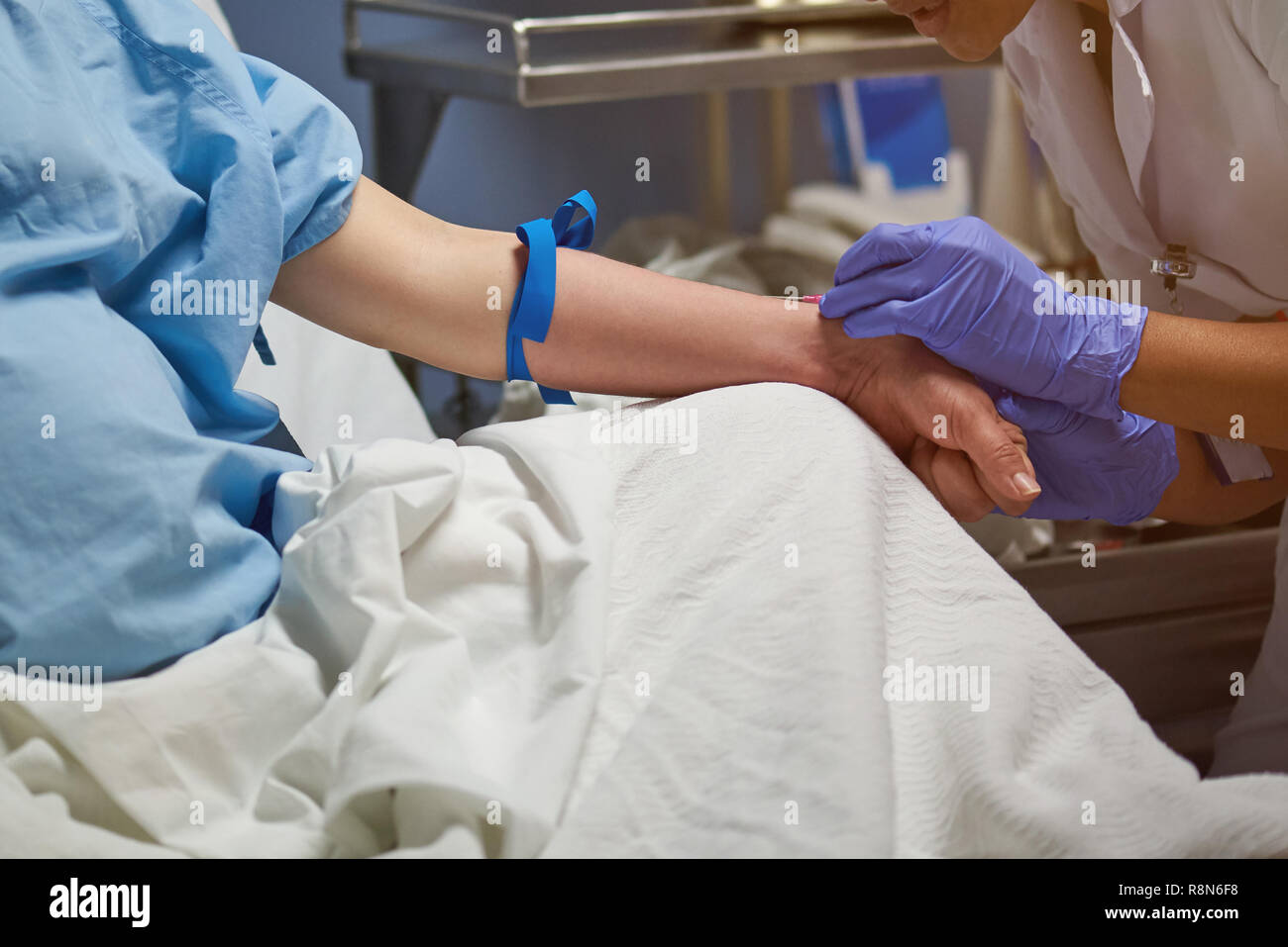 Close-up, Katheter Loch in der Hand Stockfotografie - Alamy