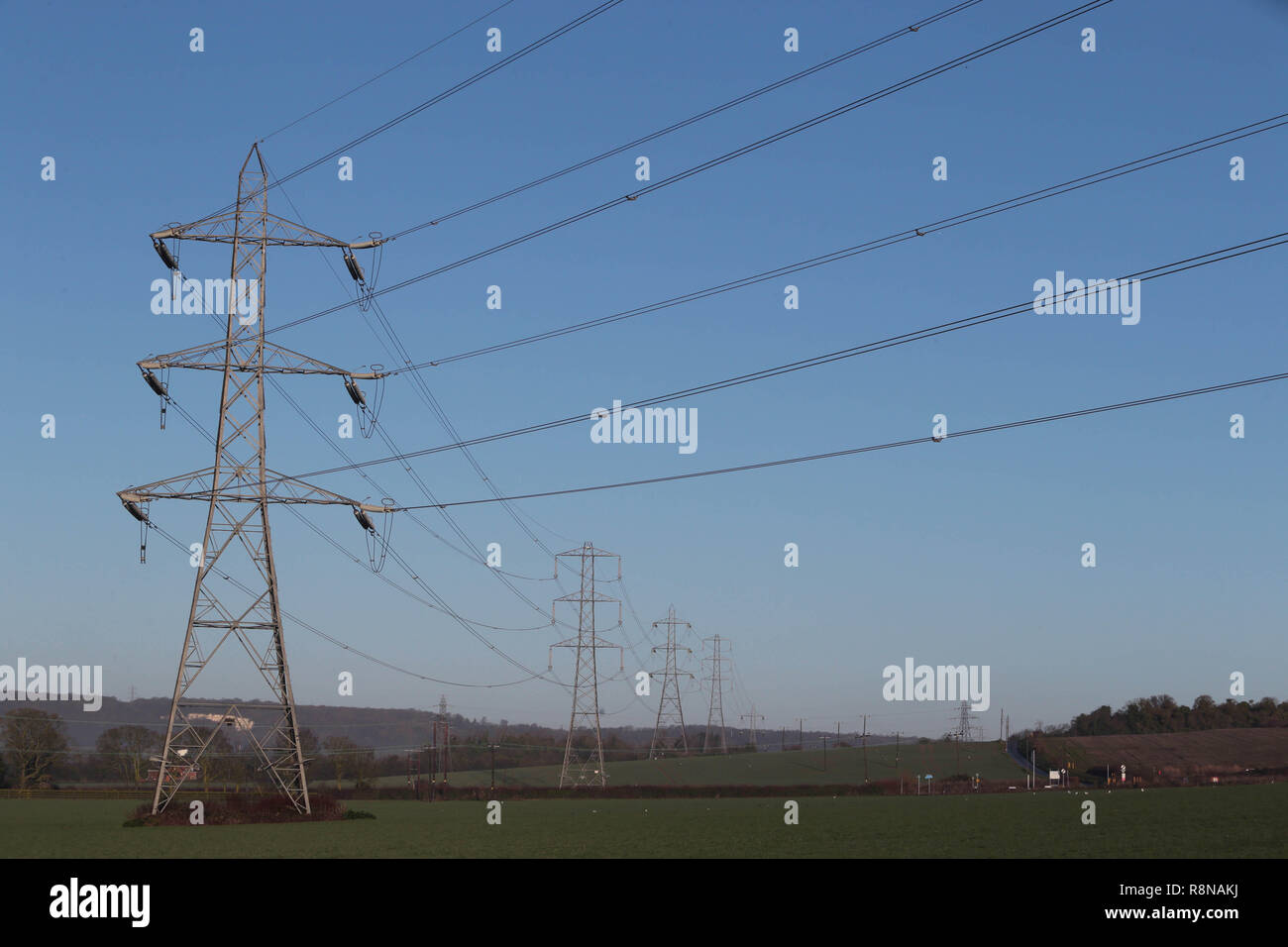 Electric pylons -Fotos und -Bildmaterial in hoher Auflösung – Alamy