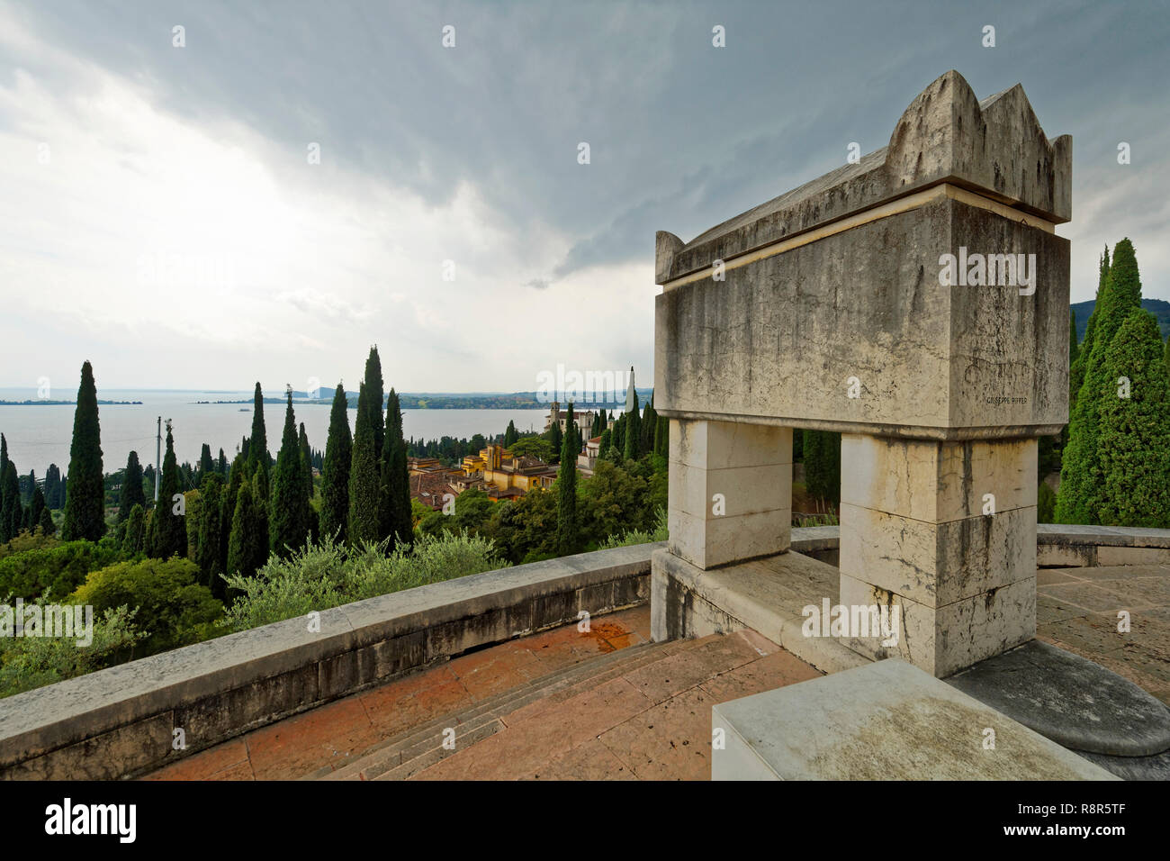 Lombardy Gardone Riviera Vittoriale Mausoleum Stockfotos und -bilder Kaufen - Alamy