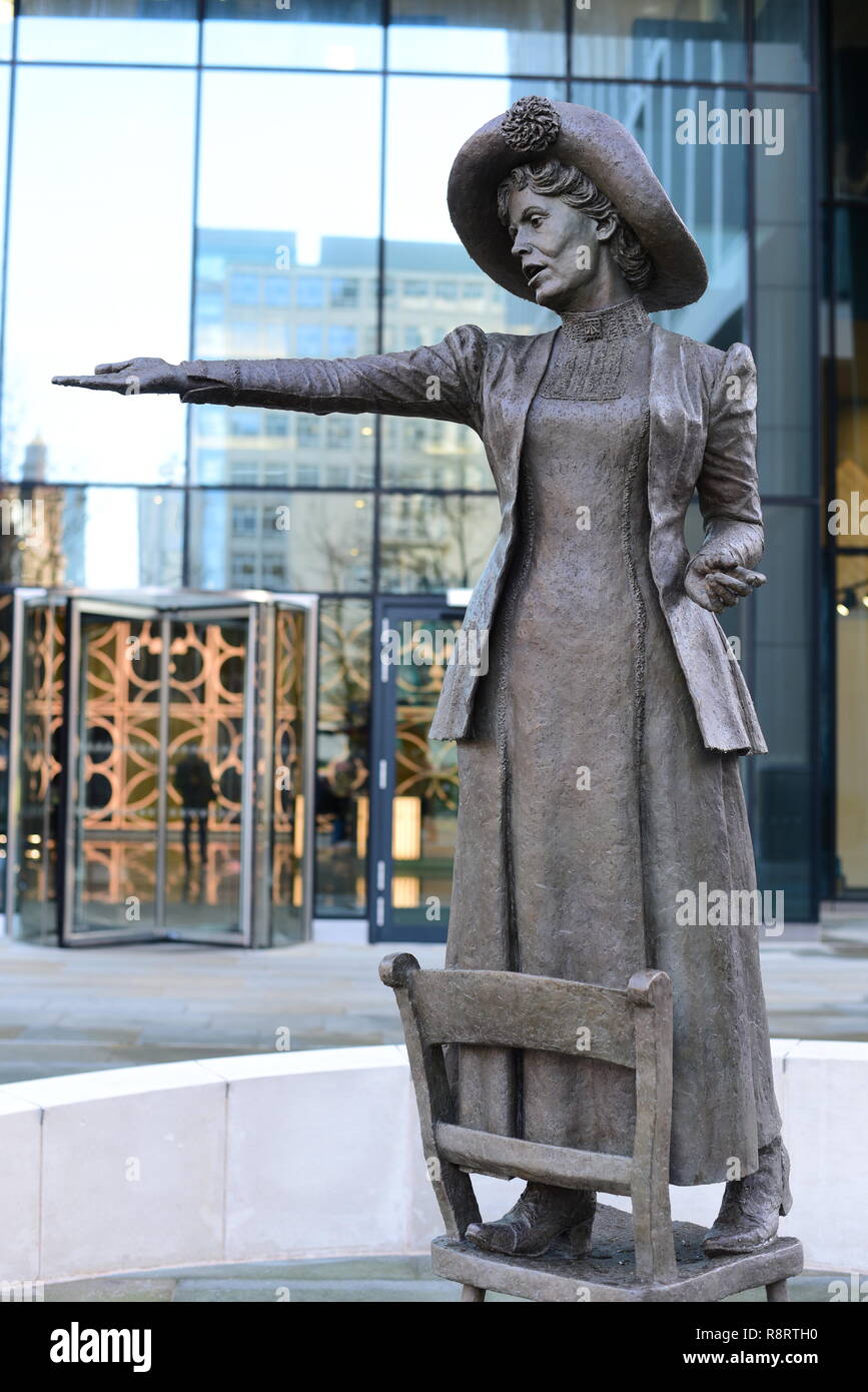 Pankhurst statue in manchester -Fotos und -Bildmaterial in hoher ...