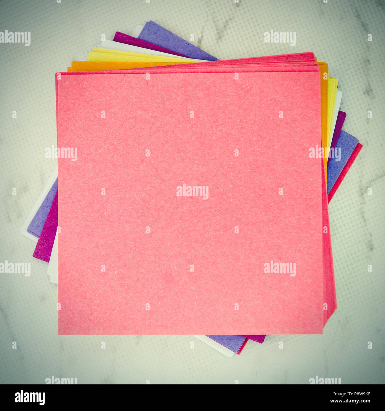 Leere post it notizen -Fotos und -Bildmaterial in hoher Auflösung – Alamy