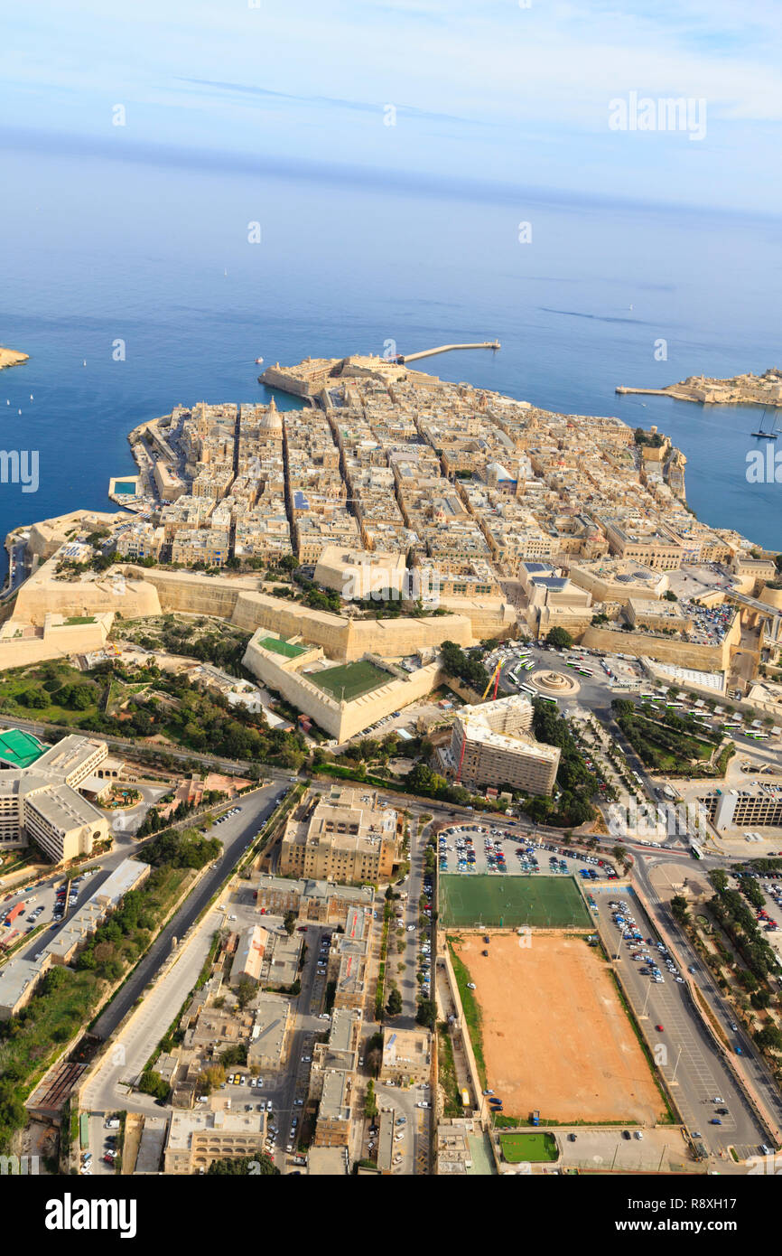 Luftaufnahme von Floriana und Fort St. Elmo, Valletta, Malta ...