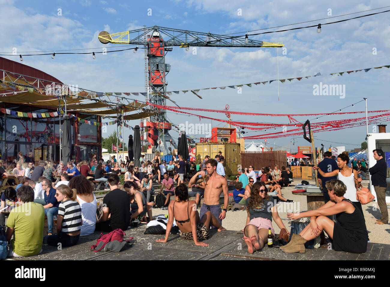 Pllek cafe in amsterdam ndsm -Fotos und -Bildmaterial in hoher ...