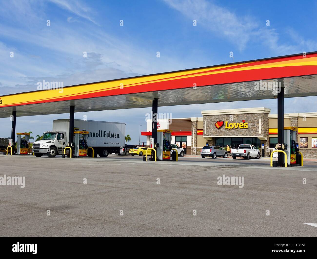 Tankstelle gas tankstelle laden stop gas stop -Fotos und -Bildmaterial ...