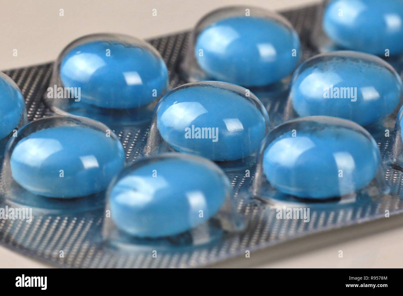 Blister pack medications -Fotos und -Bildmaterial in hoher Auflösung ...