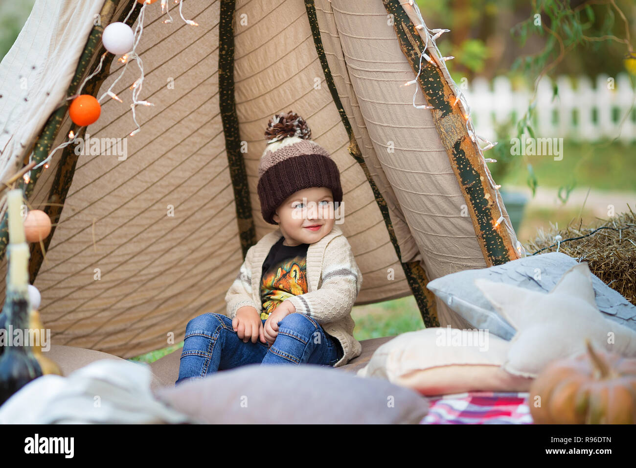 Kindheit Im Freien In Der Natur Stockfotos und -bilder Kaufen - Alamy