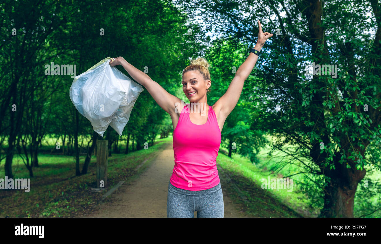 Arme nach oben -Fotos und -Bildmaterial in hoher Auflösung – Alamy