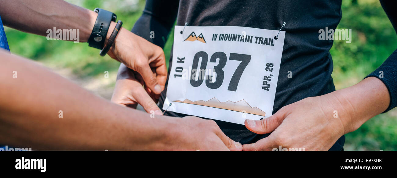 Startnummer des rennens -Fotos und -Bildmaterial in hoher Auflösung – Alamy