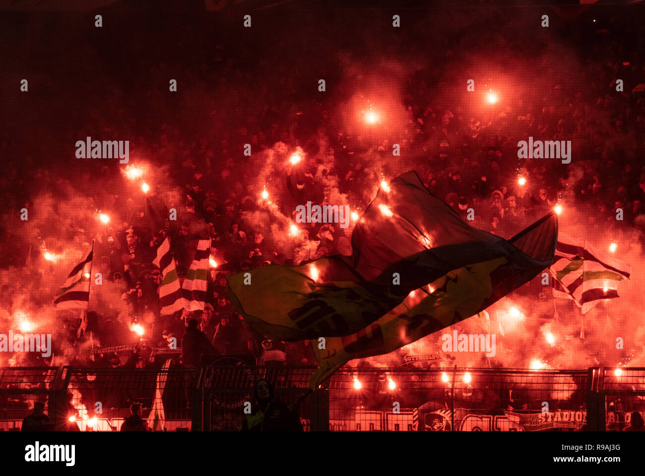 Dortmund, Deutschland. 21 Dez, 2018. Fussball: Bundesliga, Borussia ...