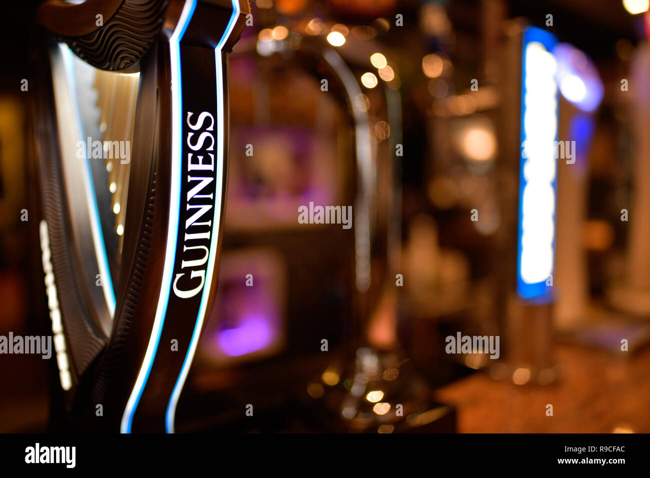 Guinness bar pump -Fotos und -Bildmaterial in hoher Auflösung – Alamy