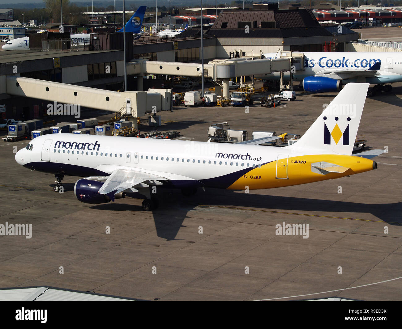 Monarch airlines flugzeuge -Fotos und -Bildmaterial in hoher Auflösung ...