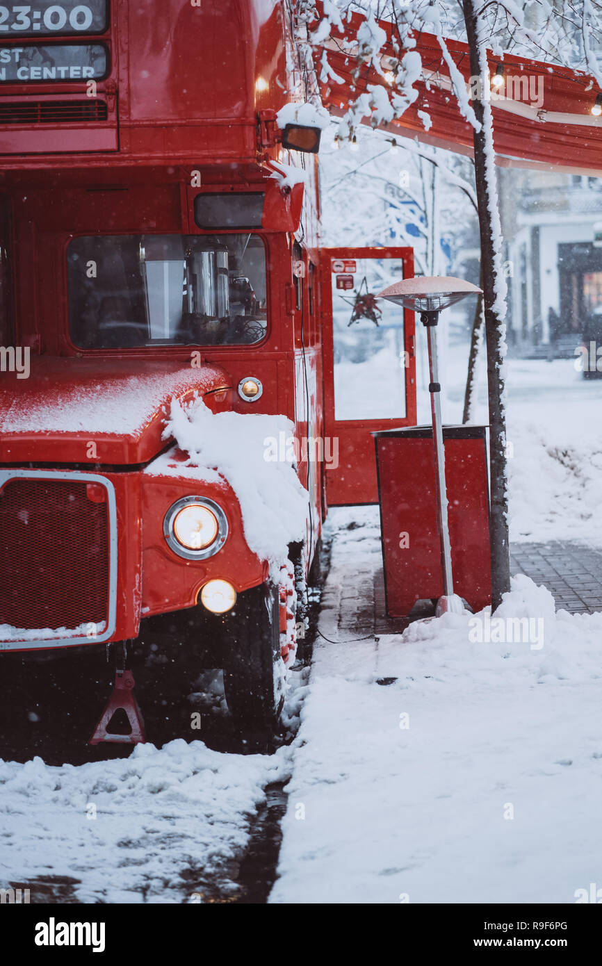 London schwarz weiß roter bus -Fotos und -Bildmaterial in hoher ...