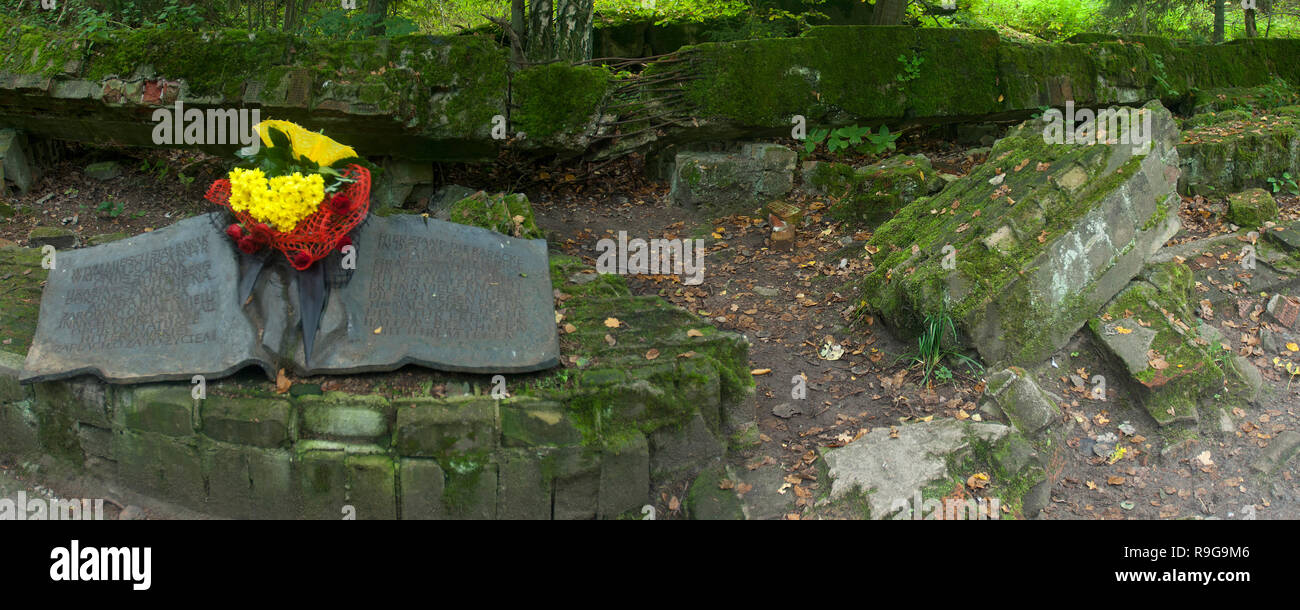 Denkmal zu Ehren von Claus Graf Schenk von Stauffenberg an Wolf's Lair ...