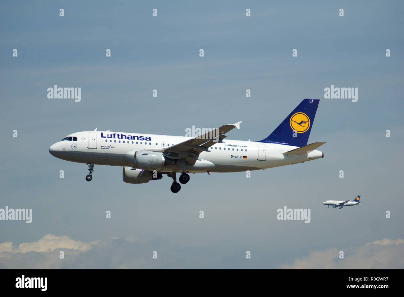 Lufthansa im hintergrund -Fotos und -Bildmaterial in hoher Auflösung ...