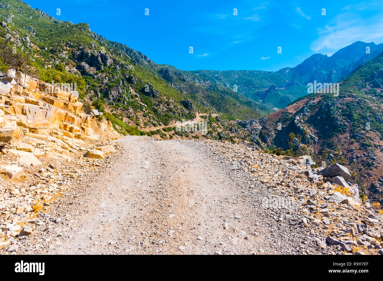 Wandern in Marokkos Rif Gebirge unter Stadt Chefchaouen, Marokko in ...