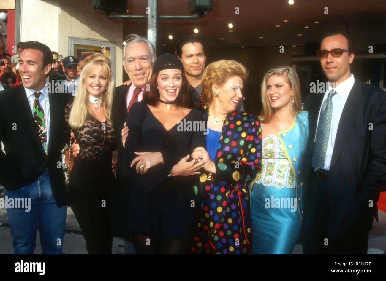 Lorenzo quinn bildhauer -Fotos und -Bildmaterial in hoher Auflösung – Alamy