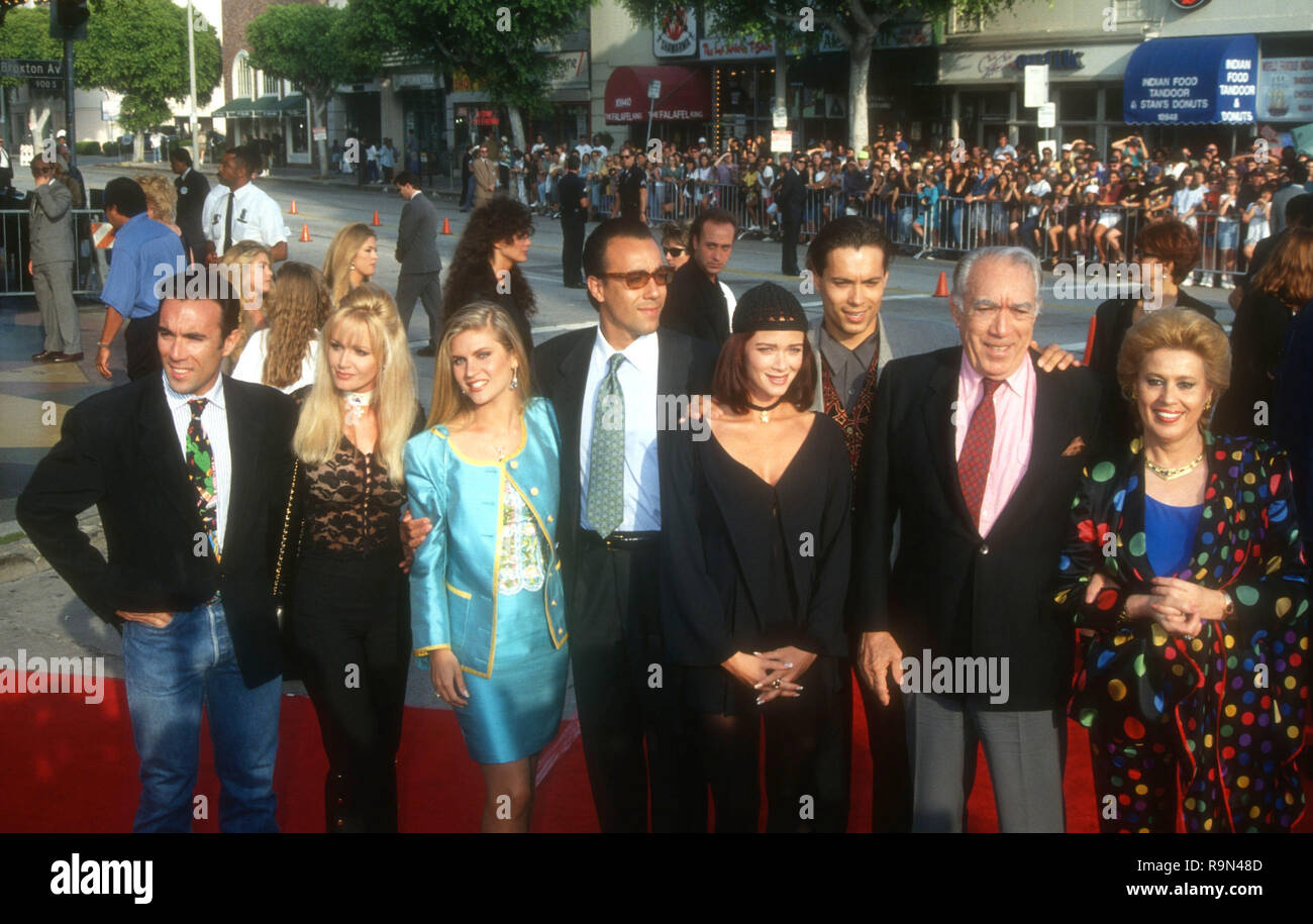 Lorenzo quinn bildhauer -Fotos und -Bildmaterial in hoher Auflösung – Alamy