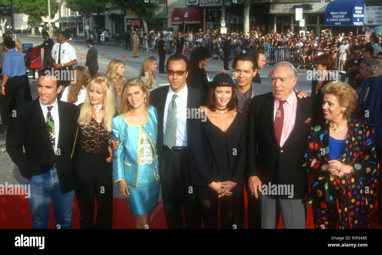 Lorenzo quinn bildhauer -Fotos und -Bildmaterial in hoher Auflösung – Alamy