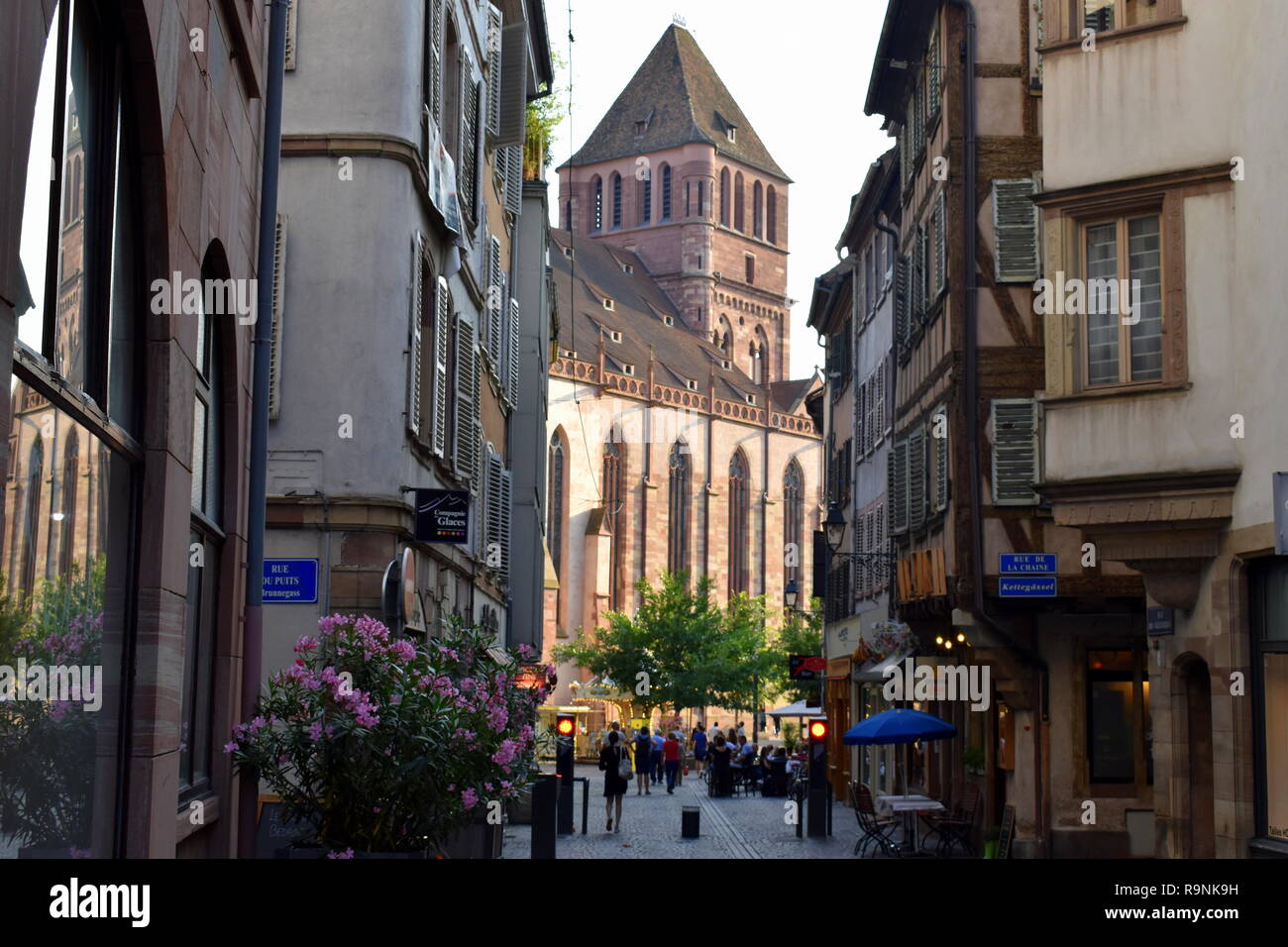 Shopping street strasbourg -Fotos und -Bildmaterial in hoher Auflösung ...