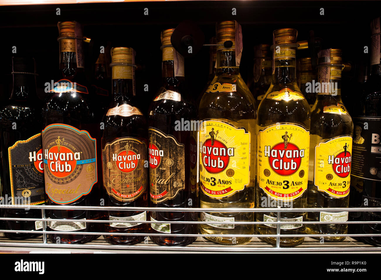 Bottles havana club rum cuba -Fotos und -Bildmaterial in hoher ...