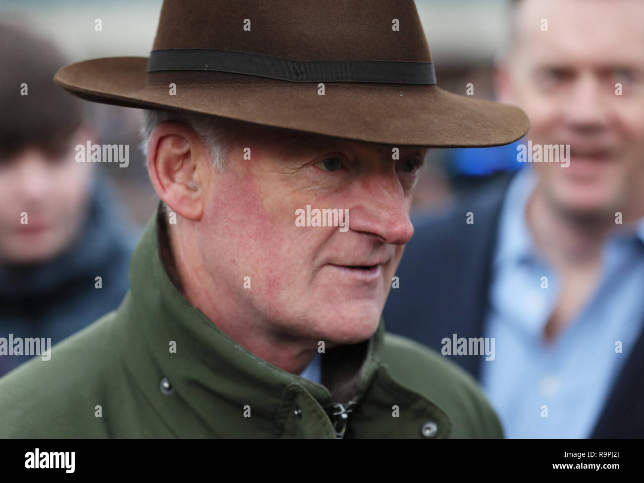 Trainer Willie Mullins in die Parade Ring nach Aramon der Paddy Power ...