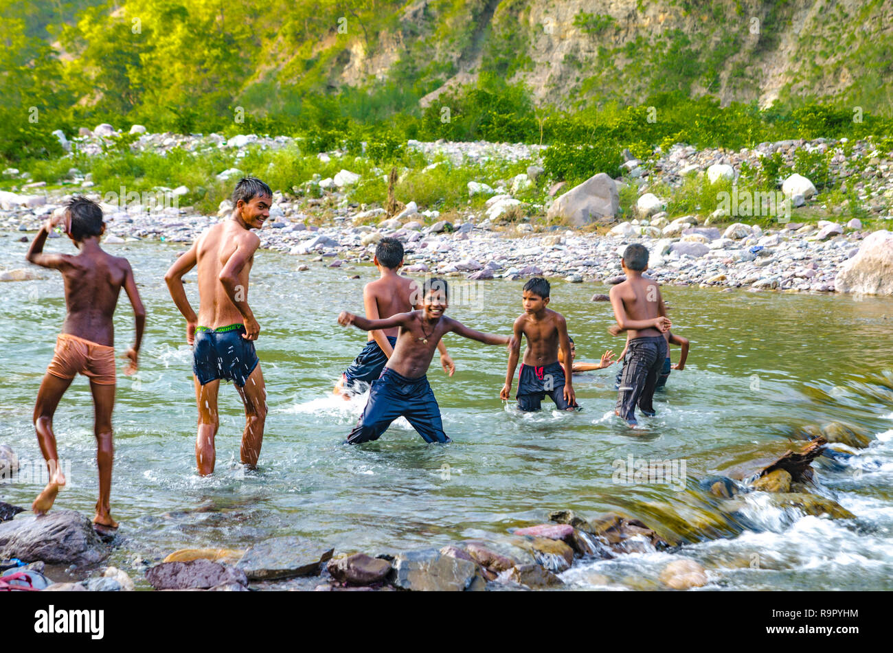 Boys Bathing In River Stockfotos und -bilder Kaufen - Alamy