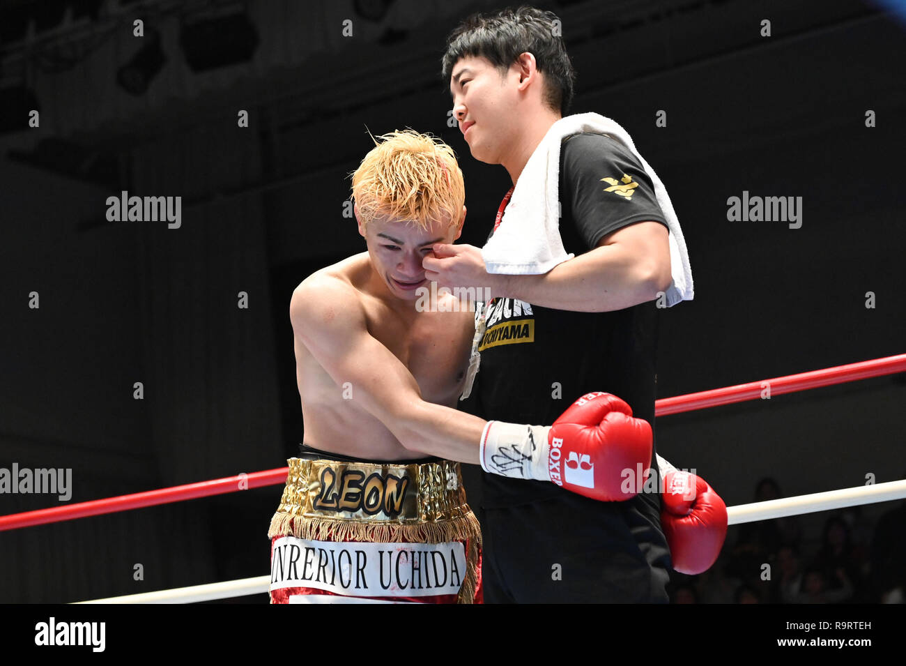 Tokio, Japan. 20 Dez, 2018. (L - R) Hayato Kimura (JPN), Yuta Ishihara Boxen: Hayato Kimura ...