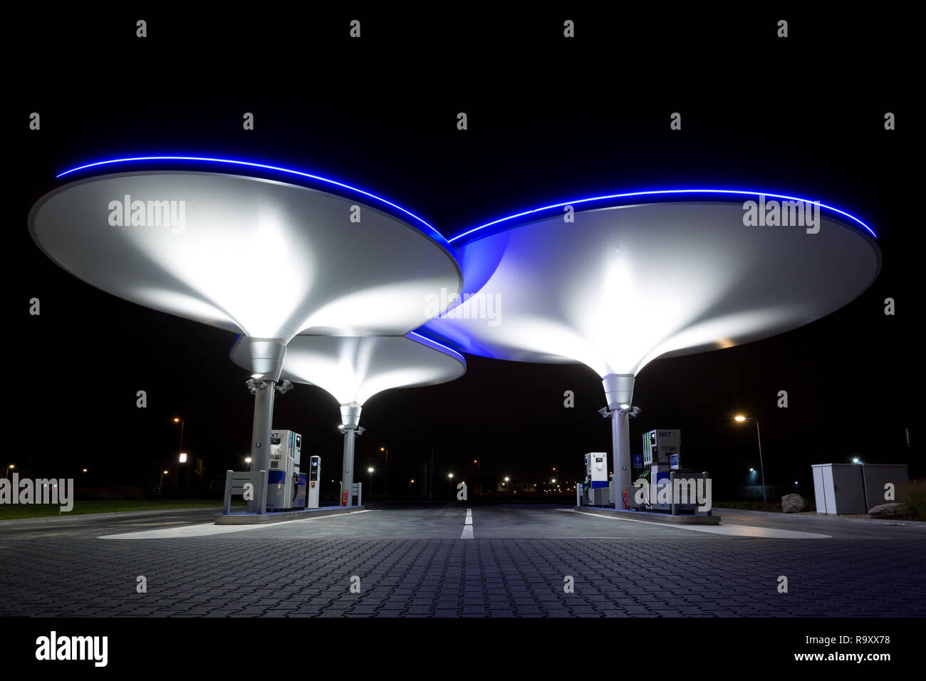 Moderne zapfsäule -Fotos und -Bildmaterial in hoher Auflösung – Alamy