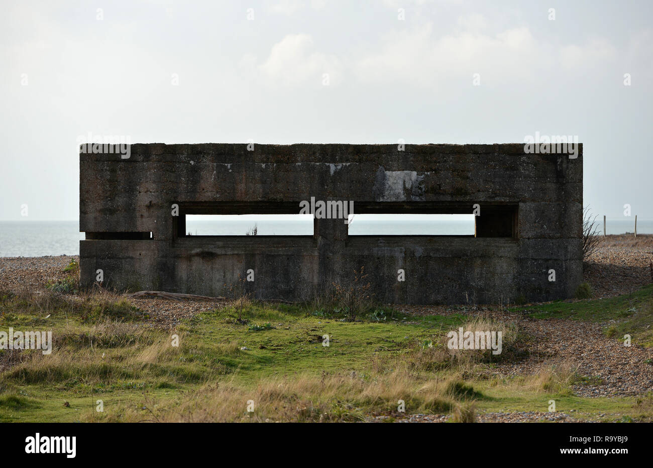 WWII defensive Bunker am Strand Rye, East Sussex, Großbritannien ...