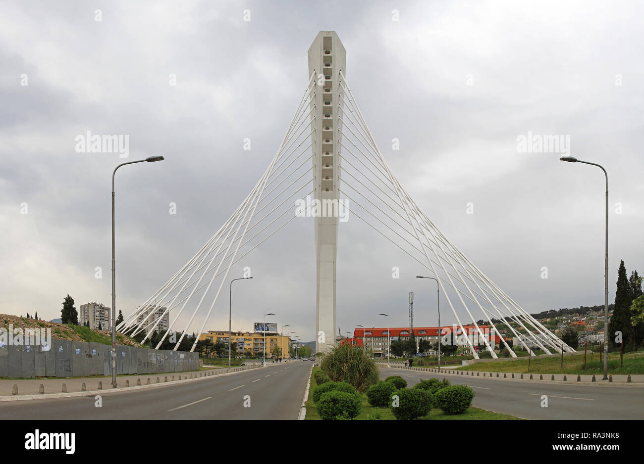 Podgorica millennium brücke -Fotos und -Bildmaterial in hoher Auflösung ...