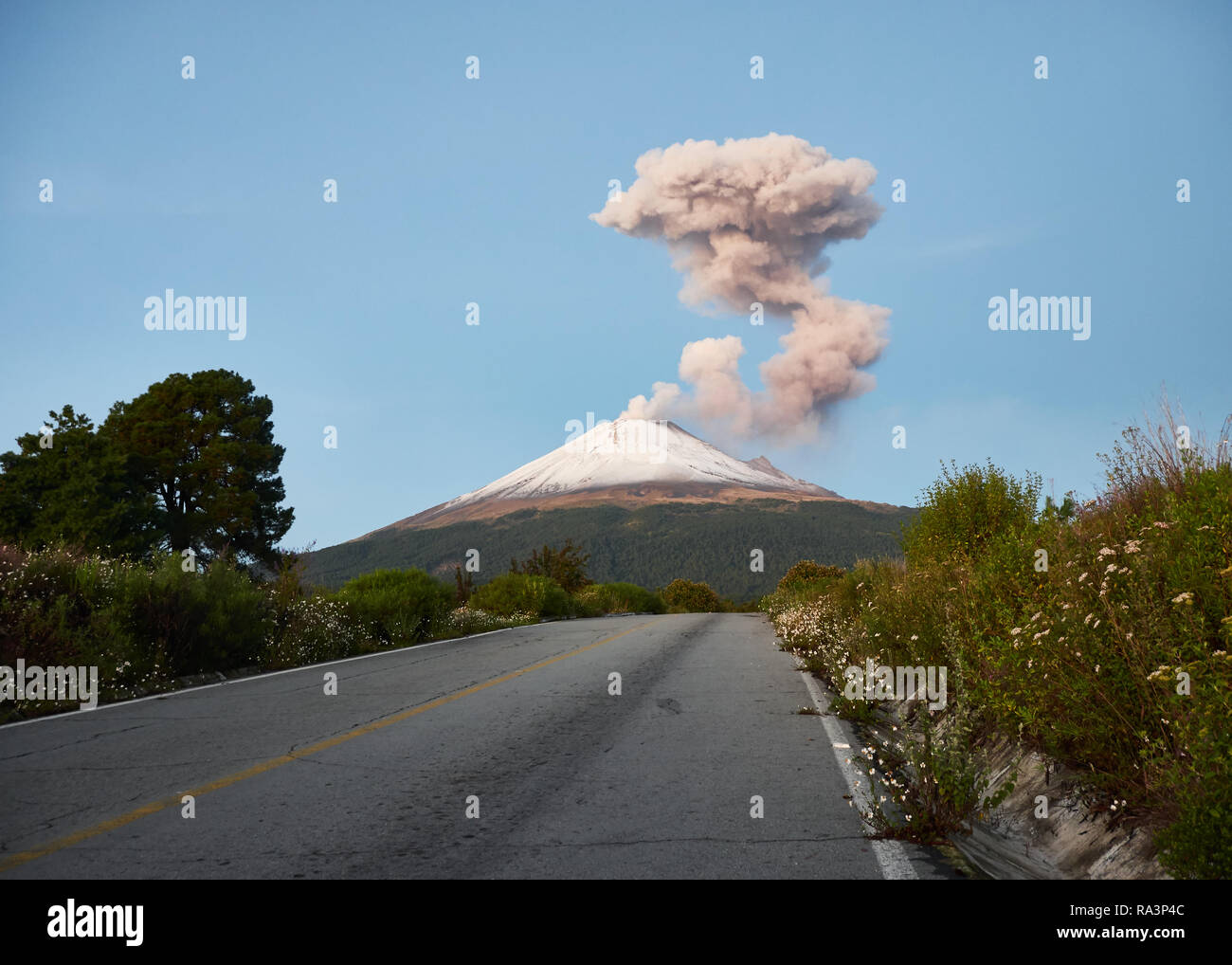 Aktiver vulkan popocatepetl -Fotos und -Bildmaterial in hoher Auflösung ...