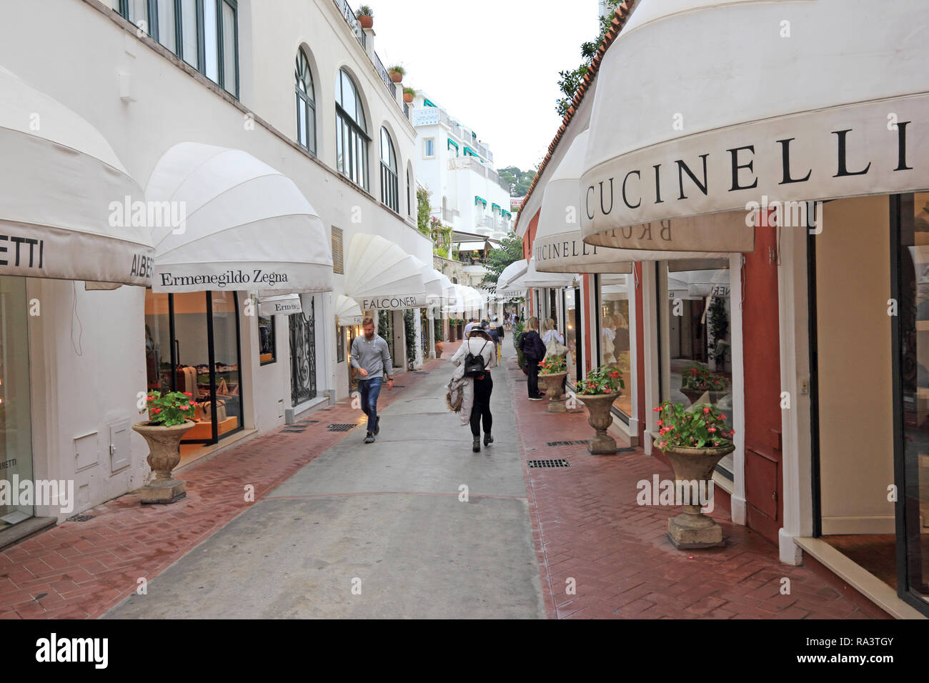Designer shops capri -Fotos und -Bildmaterial in hoher Auflösung – Alamy
