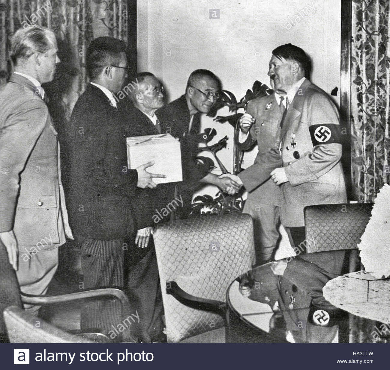 Hitler Greeting Stockfotos & Hitler Greeting Bilder - Alamy
