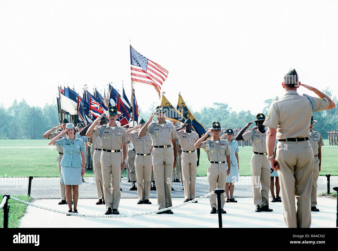 Soldaten stehen in formation -Fotos und -Bildmaterial in hoher ...