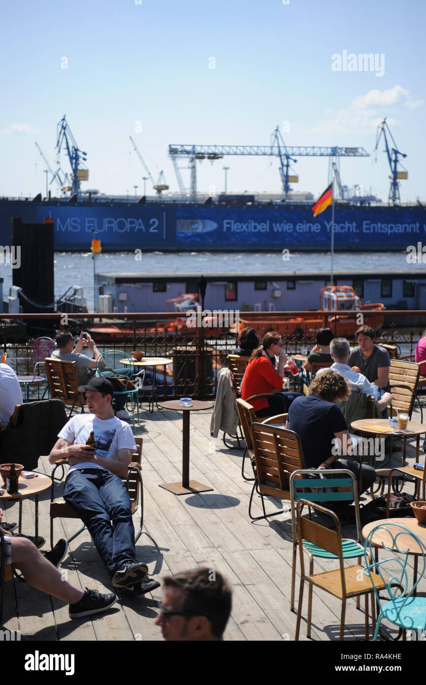 Strandbar hamburg -Fotos und -Bildmaterial in hoher Auflösung – Alamy