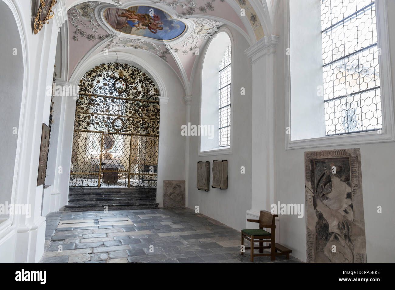 Die stiftskirche von Stift Stams, einem barocken Zisterzienserkloster ...
