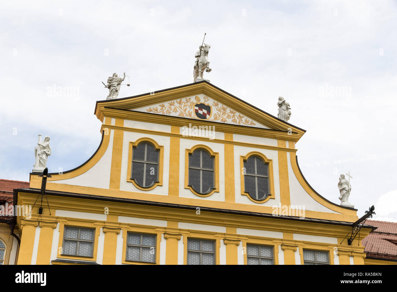 Die stiftskirche von Stift Stams, einem barocken Zisterzienserkloster ...