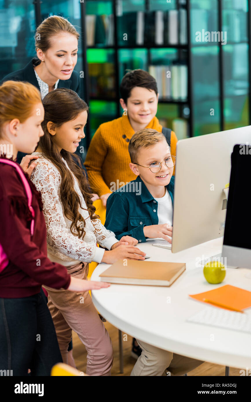 Bibliothek computer schule bibliothekar -Fotos und -Bildmaterial in ...