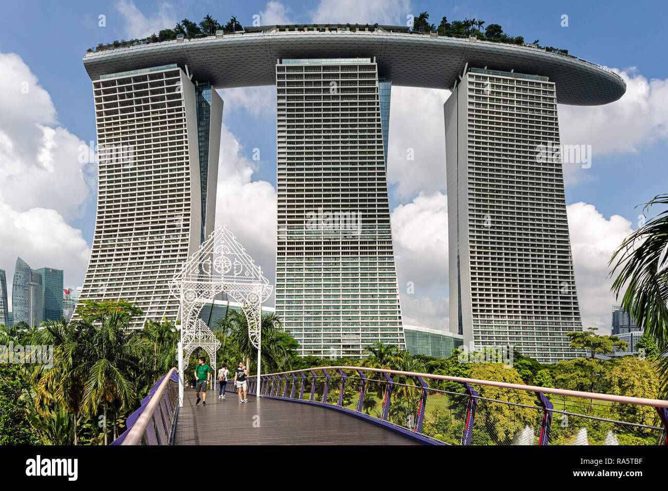 Marina mall tower -Fotos und -Bildmaterial in hoher Auflösung – Alamy
