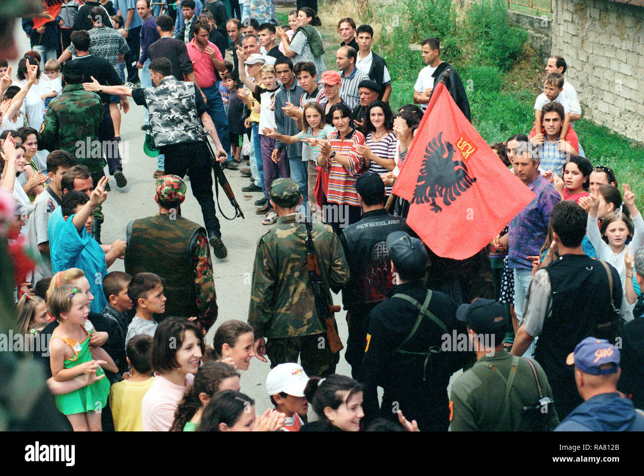 Kosovo liberation army unit -Fotos und -Bildmaterial in hoher Auflösung ...