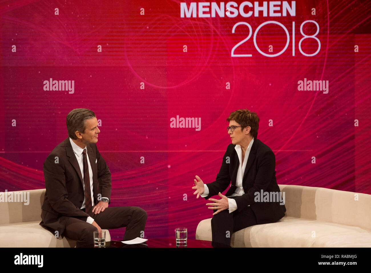 Annegret KRAMP- KARRENBAUER, Politiker, CDU-Vorsitzende, Moderator Markus Lanz, auf die ...