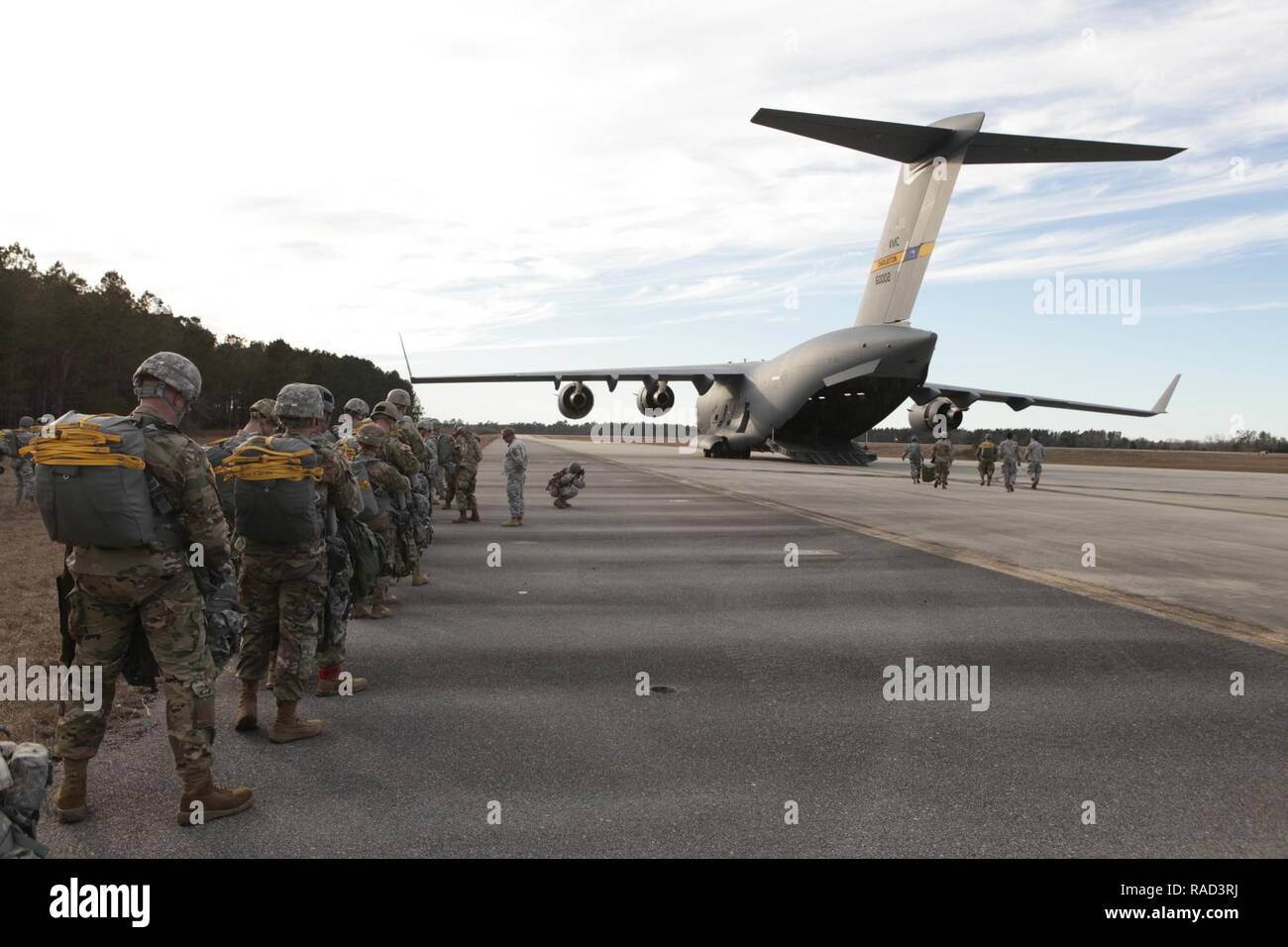 Mass tactical jump -Fotos und -Bildmaterial in hoher Auflösung – Alamy