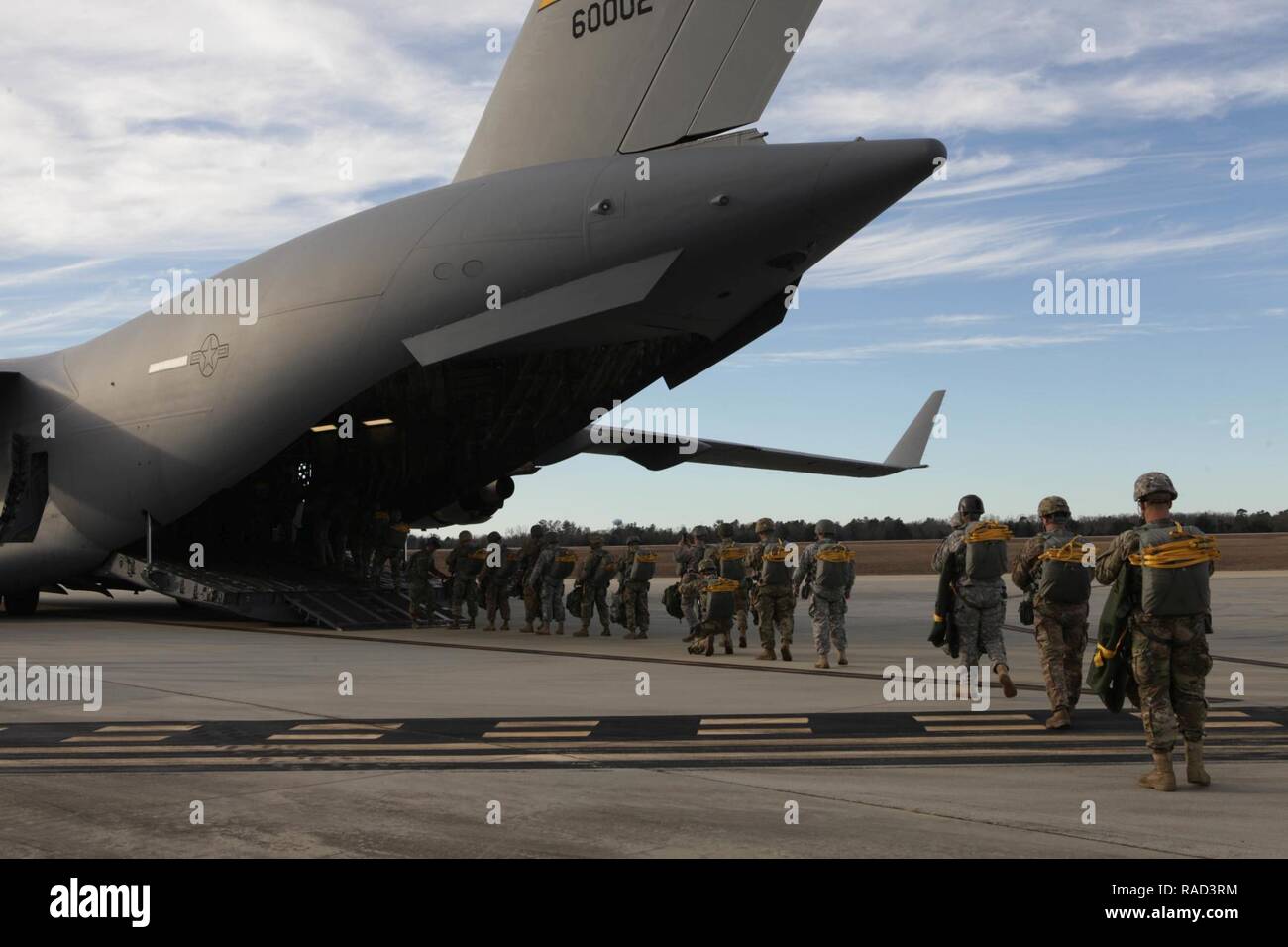 Mass tactical jump -Fotos und -Bildmaterial in hoher Auflösung – Alamy