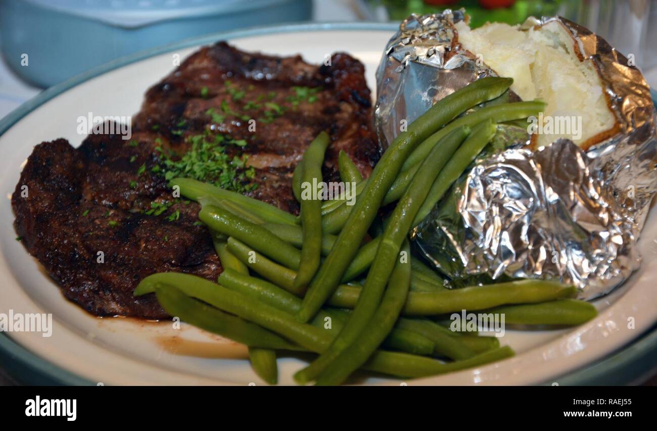 Auf der linken Seite Maria Gadson, Patient Fach Service Supervisor Carl ...